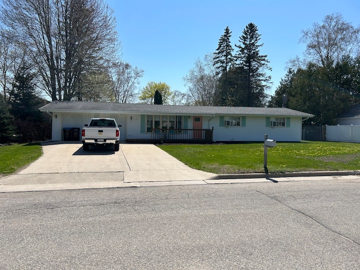 A Block Off The Bay 3-bedroom With A View - Sturgeon Bay, WI