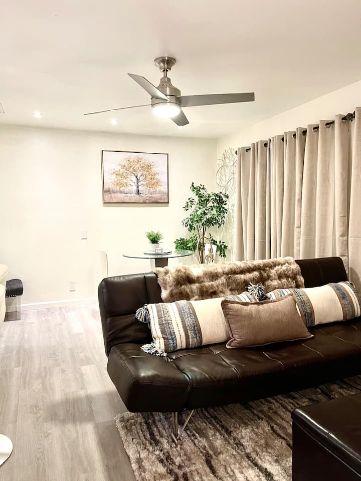 Sunshine Sanctuary 1 Bedroom Condo - Palm Springs