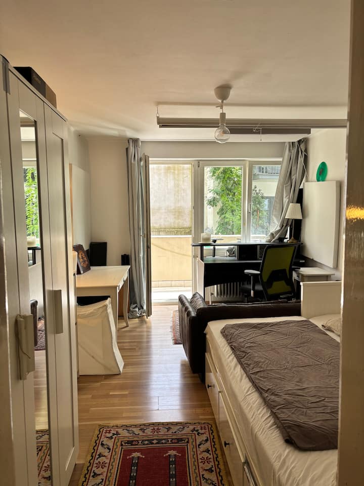 Cozy Studio In Glockenbach With Big Sunny Balcony - München