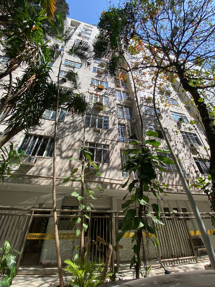 Apartamento Confortável Leme! 
250m Da Praia! - Rio de Janeiro