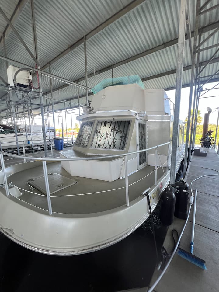 Beautiful Couples Or Fisherman’s Retreat - 愉景灣