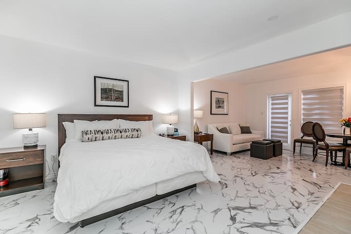 One King Bedroom Studio | Near Spa, Ski & Trails - Horseshoe Valley