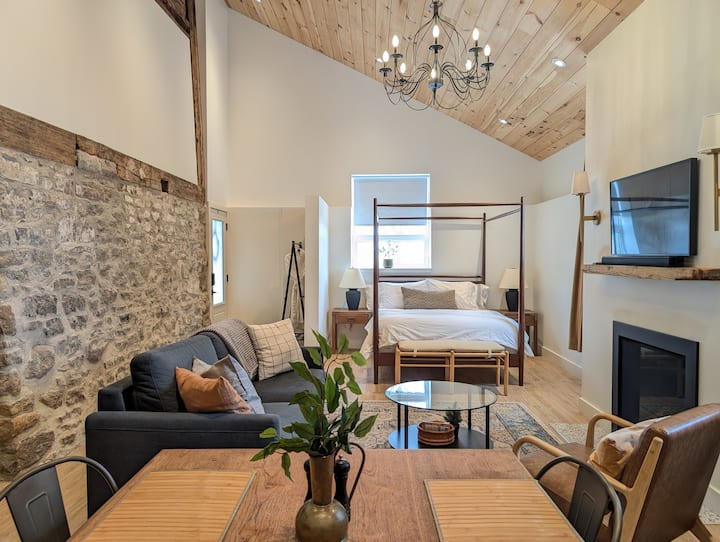 The Barn -Double Suite - Hamilton, ON, Canada