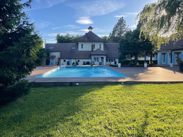 Domaine à  1h30 Paris - Piscine Chauffée & Tennis - Gien