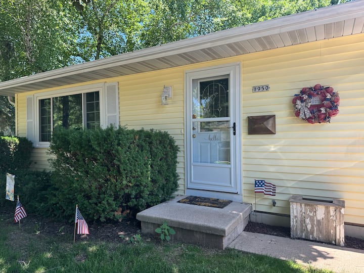 Spacious 3 Bedroom Close Too Wittman  Airport - Oshkosh, WI