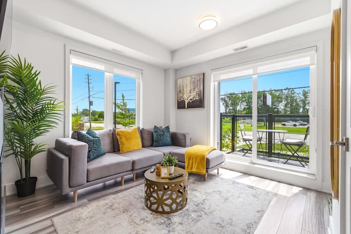 Chic Contemporary 2 Bed| 5 Mins To The Falls - Niagara Falls