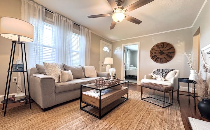 Classy Copacetic Cottage- King Bd/min To Downtown! - Travelers Rest, SC