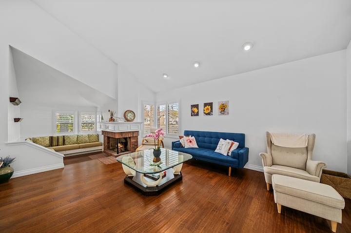 Homey Feel One Level Sfh In The Center Of Irvine - Irvine, CA