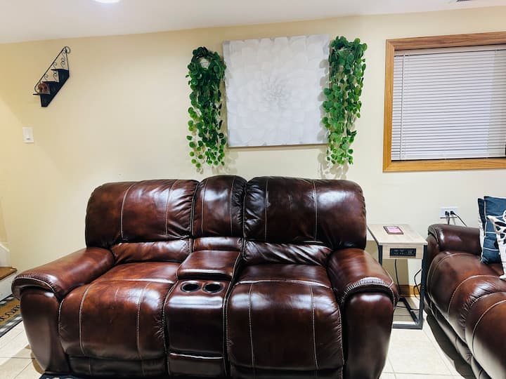 Comfortable King Apartment With Living&dining Area - Cicero, IL