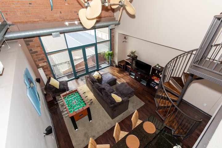 Downtown Waterfront Condo, Sleeps 10! - Sandusky, OH