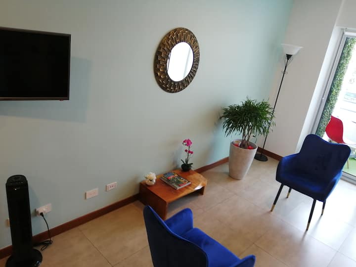 Hermosa Torre C/ Parqueo. Escalante. Los Yoses - San José