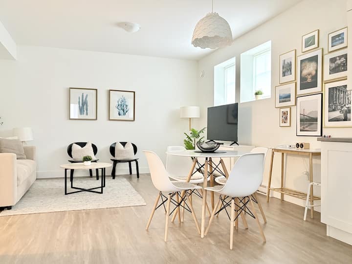 Upscale King Suite: Own Entry•wd•parking•netflix - Coquitlam