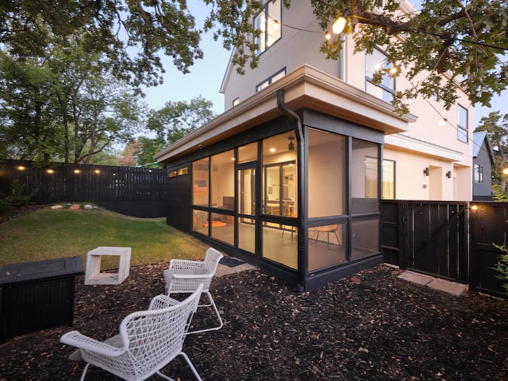 Large Private Modern House In Hip East Atx - 오스틴