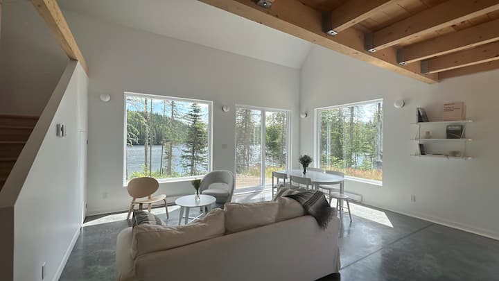 Bord De Lac Sur Les Monts Valin - Saguenay