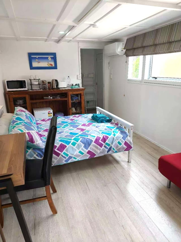 Ensuite Room With Own Entry In Bryndwr - Christchurch