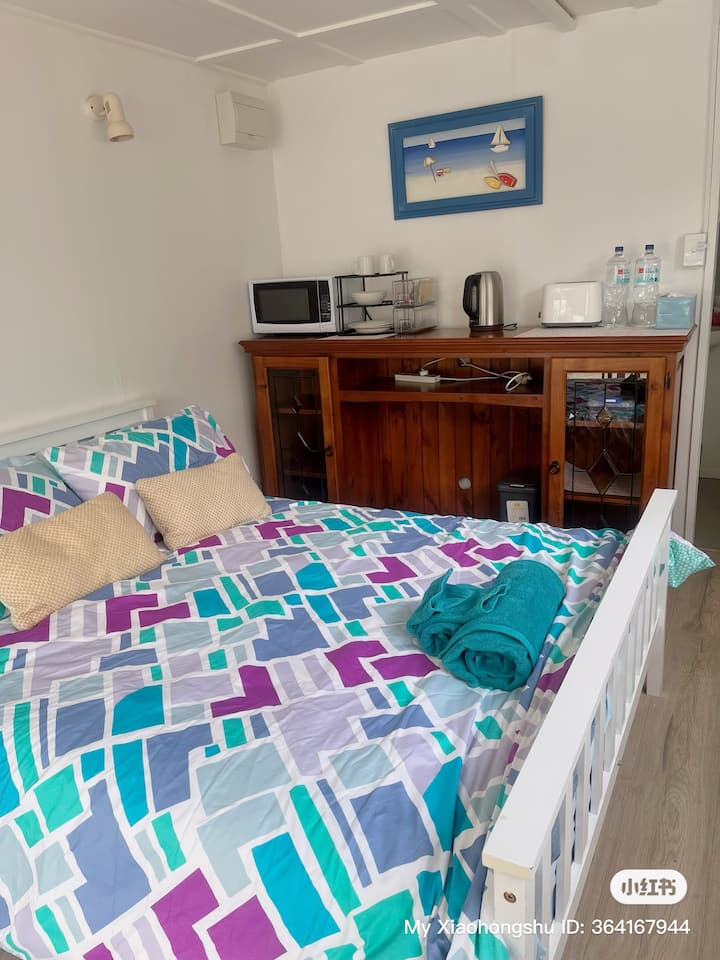 Ensuite Room With Own Entry In Bryndwr - Christchurch