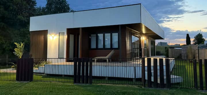 200m From Town On The Park, Private Ensuite - Traralgon