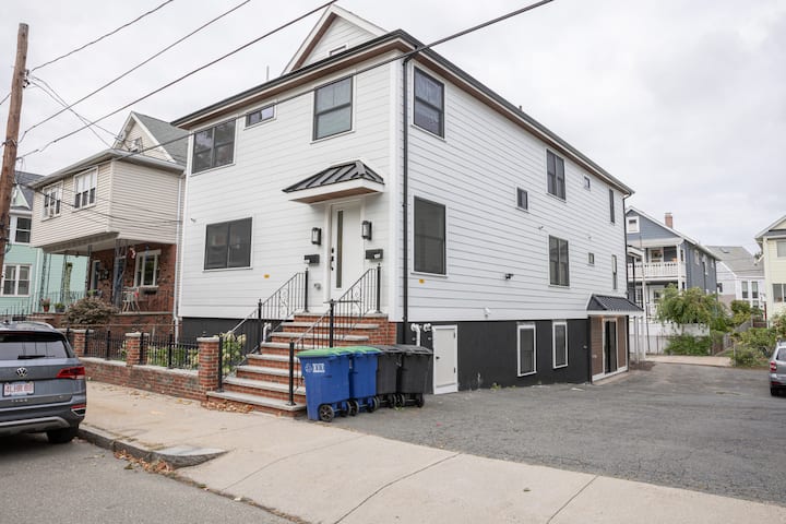Modern Private Condo | Near Assembly & Encore. - Medford, MA