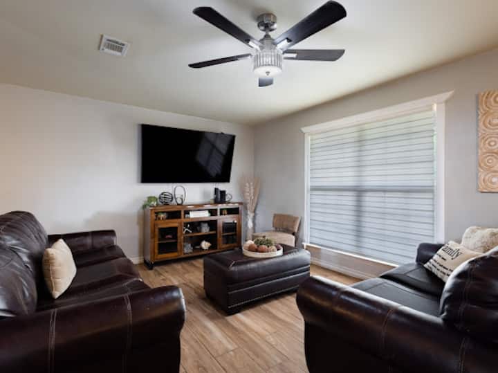 Mich’s Your Lovely Home Away From Home! - Eagle Pass, TX