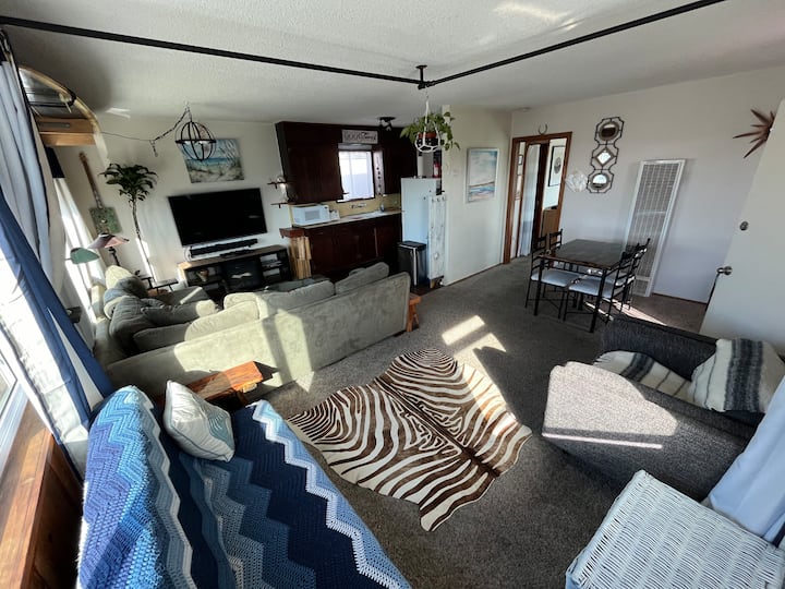 Spacious 1 Bedroom Apartment, Blocks From The Bay - Miramar - San Diego