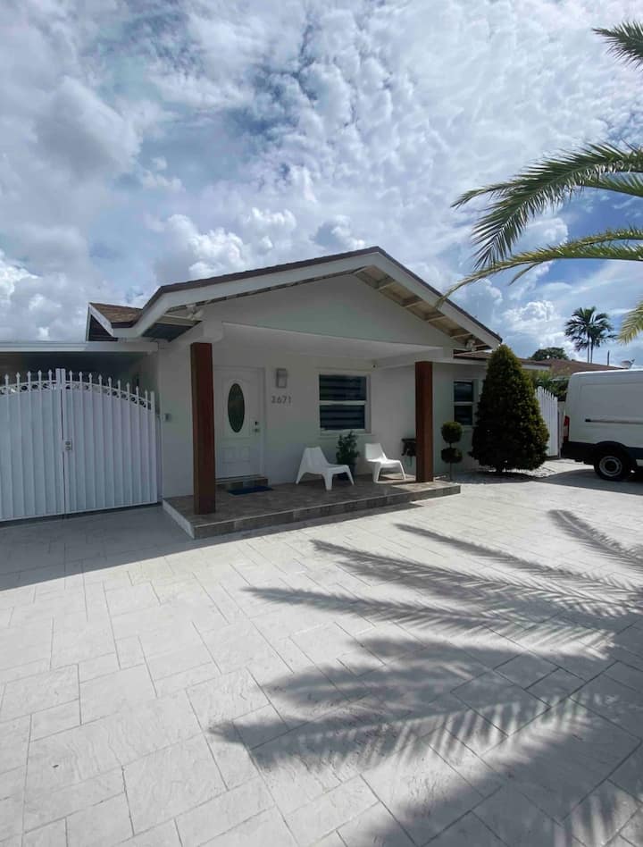 Casa Cómoda Y Moderna En El Corazón De Miami - マイアミ