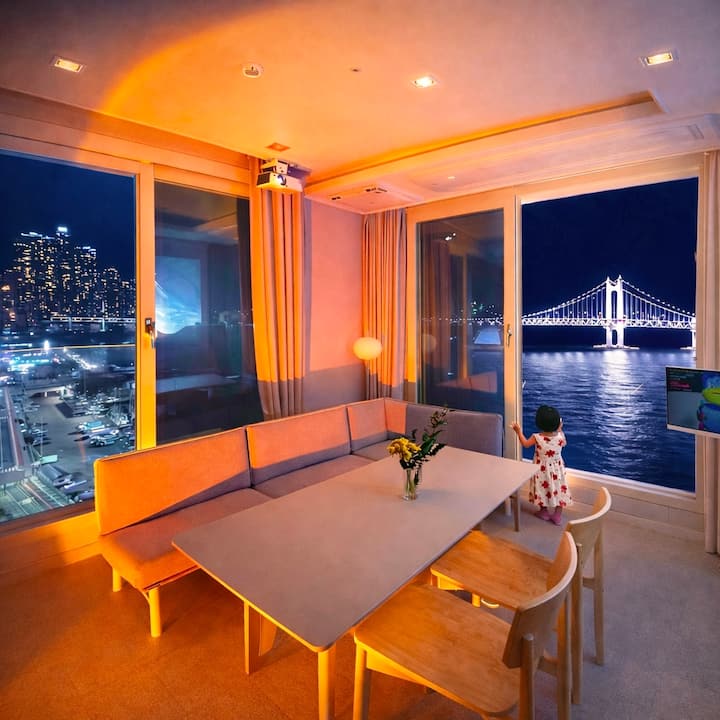 1등숙소/광안대교풀오션뷰+해운대씨티뷰/3룸(넓은침실2개+거실)/퀸침대3/무료주차/5성호텔급 - Busan