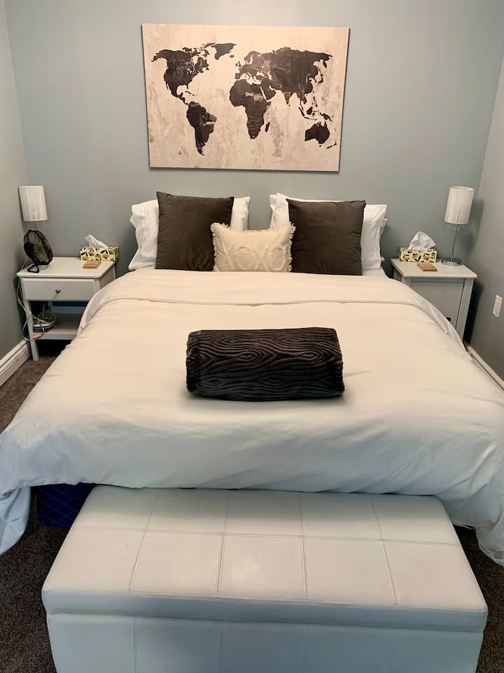 Peaceful Bay Getaway Entire Lower Level -3 Beds - Winnipeg