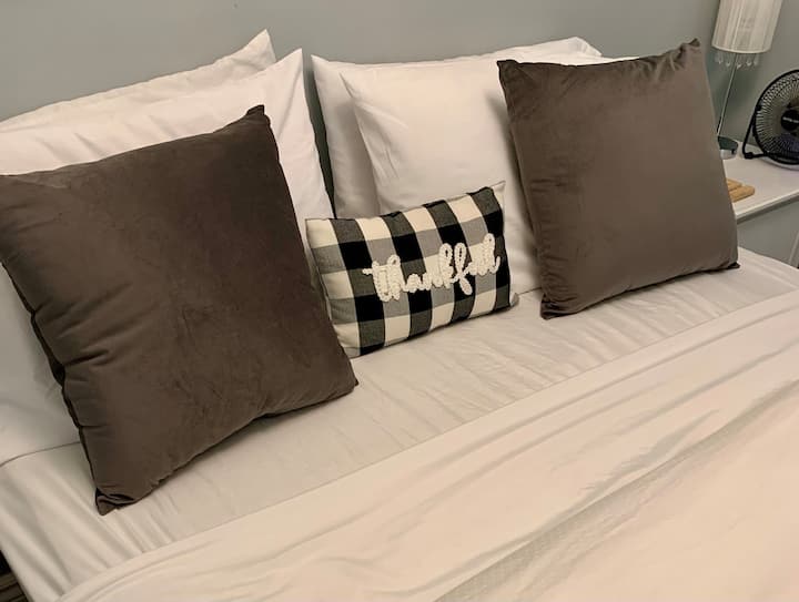 Peaceful Bay Getaway Entire Lower Level -3 Beds - 溫尼伯
