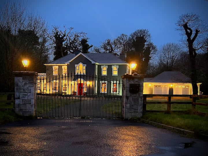 Private Gated Home, 5 Bed Rms/ensuite, Sleeps Ten - Shannon