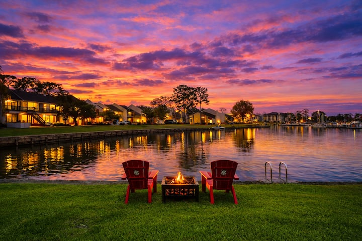 Serene Lakeside 2br • Sunset Views, Pool & 75" Tv - Lake Conroe, Montgomery