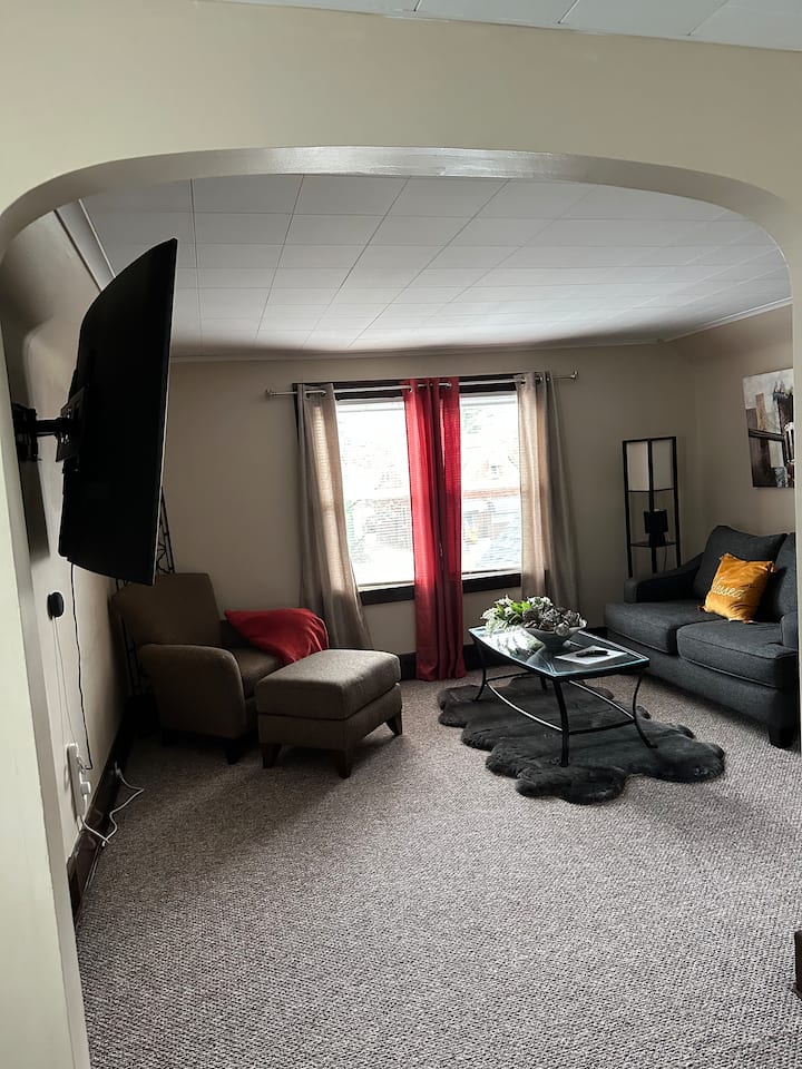 Very Clean W/air-mattress. - Buffalo, NY