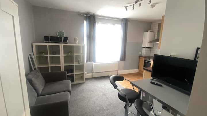 Lovely 1 Bedroom Flat In Central Harrow - Harrow