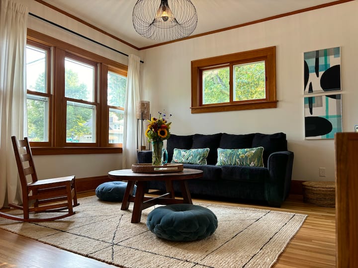 Entire 2 Bedroom Cottage Near Downtown St. Paul - Saint Paul, MN