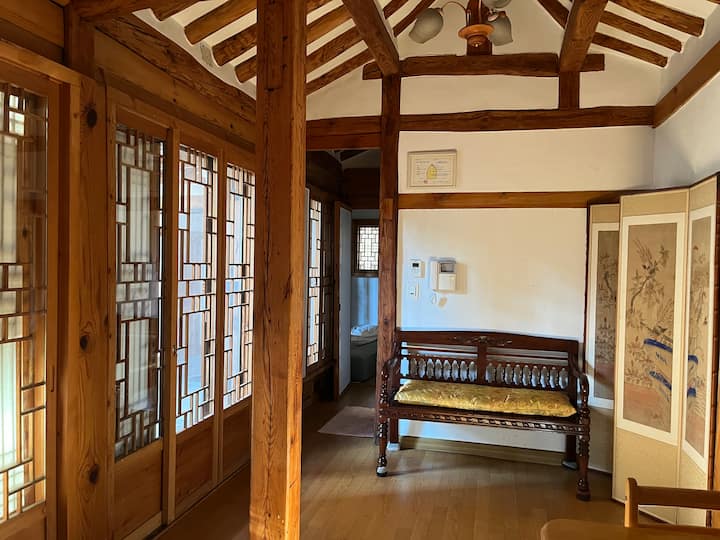 Small Hanok In Bukchon - Seoul