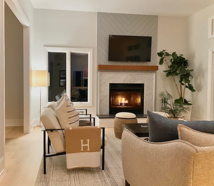 Winter Escape W/ Fireplace & Summer Rental W/ Pool - Red Bank, NJ