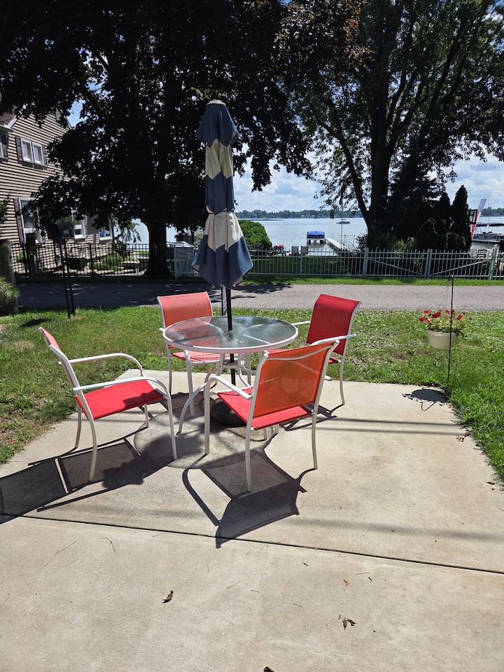 Splendid 2 Bd  Cottage With Gorgeous Lake Views. - Devils Lake, Manitou Beach