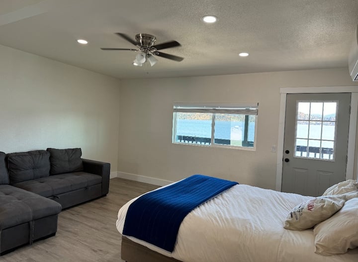 Newly Renovated Lakefront Getaway - Kelseyville, CA