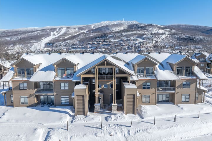 Modern  Tremblant Ski/swim/golf Ev Charger - Mont-Tremblant