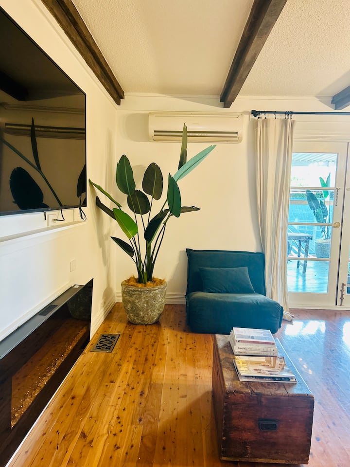 Central Restored Victorian-era Home With Sauna - Albury