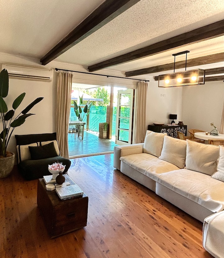 Central 3-br Retreat W/ Private Sauna & Spa - Albury