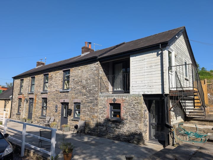 Farmhouse - Pool, Gym, Jacuzzi, Sauna, Observatory - Carmarthen