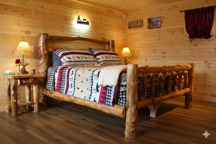 Cozy King Studio W/ Fireplace · Walk To Lake - Lake George, NY