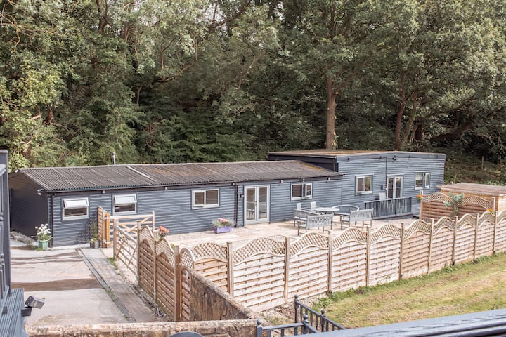 Stunning Lodge With Hot Tub On Private Lake! - Harrogate