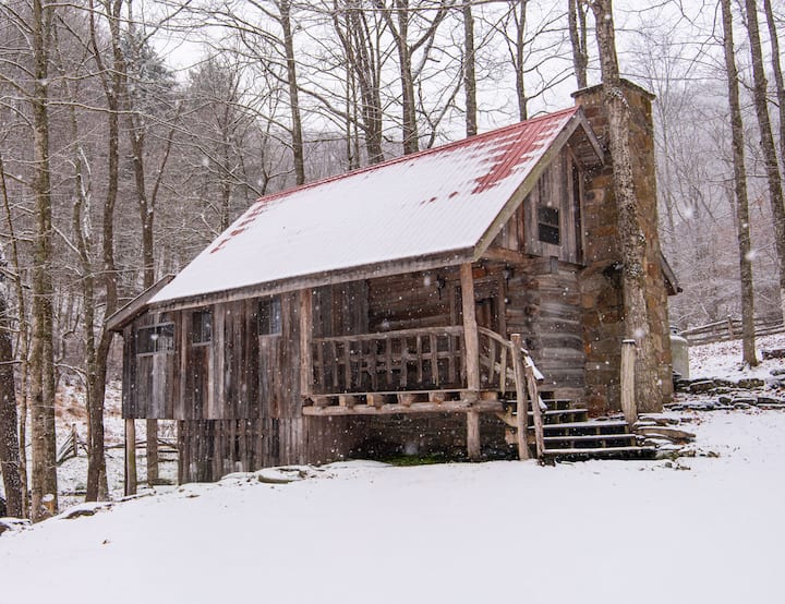 Historic Pre-civil War Cabin W/hot Tub & Fireplace - West Virginia