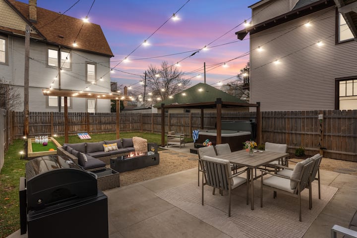 Belleview House: Hot Tub, Backyard, Fire Table - Milwaukee