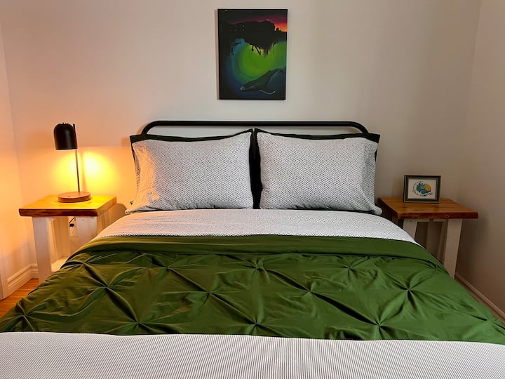 Monthly Room (31+ Days) Creative Home + Workspace - Canada