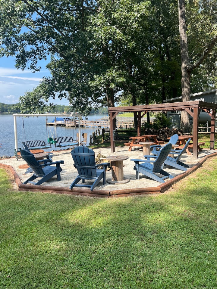 “Pier Pleasure” 2br/2 Bath - Tuckertown Reservoir, NC