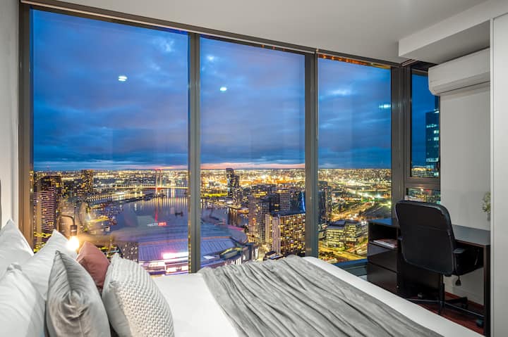 Deluxe-collection Corner Unit With Panoramic Views - Melbourne