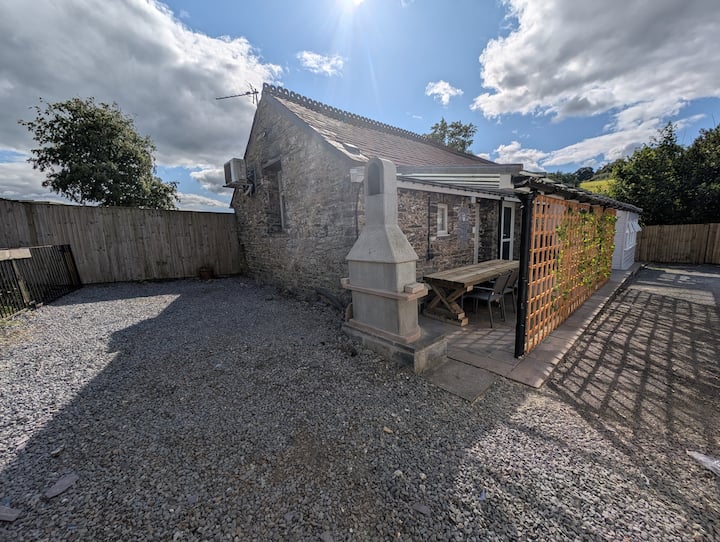 Family Cottage -Pool, Jacuzzi, Sauna, Observatory - Carmarthen