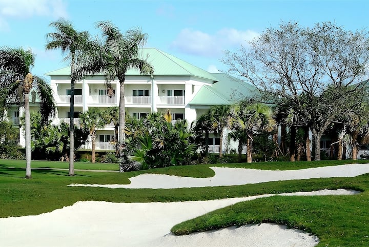 Perfect Getaway W/ Balcony + Kitchen | Onsite Pool - Doral, FL